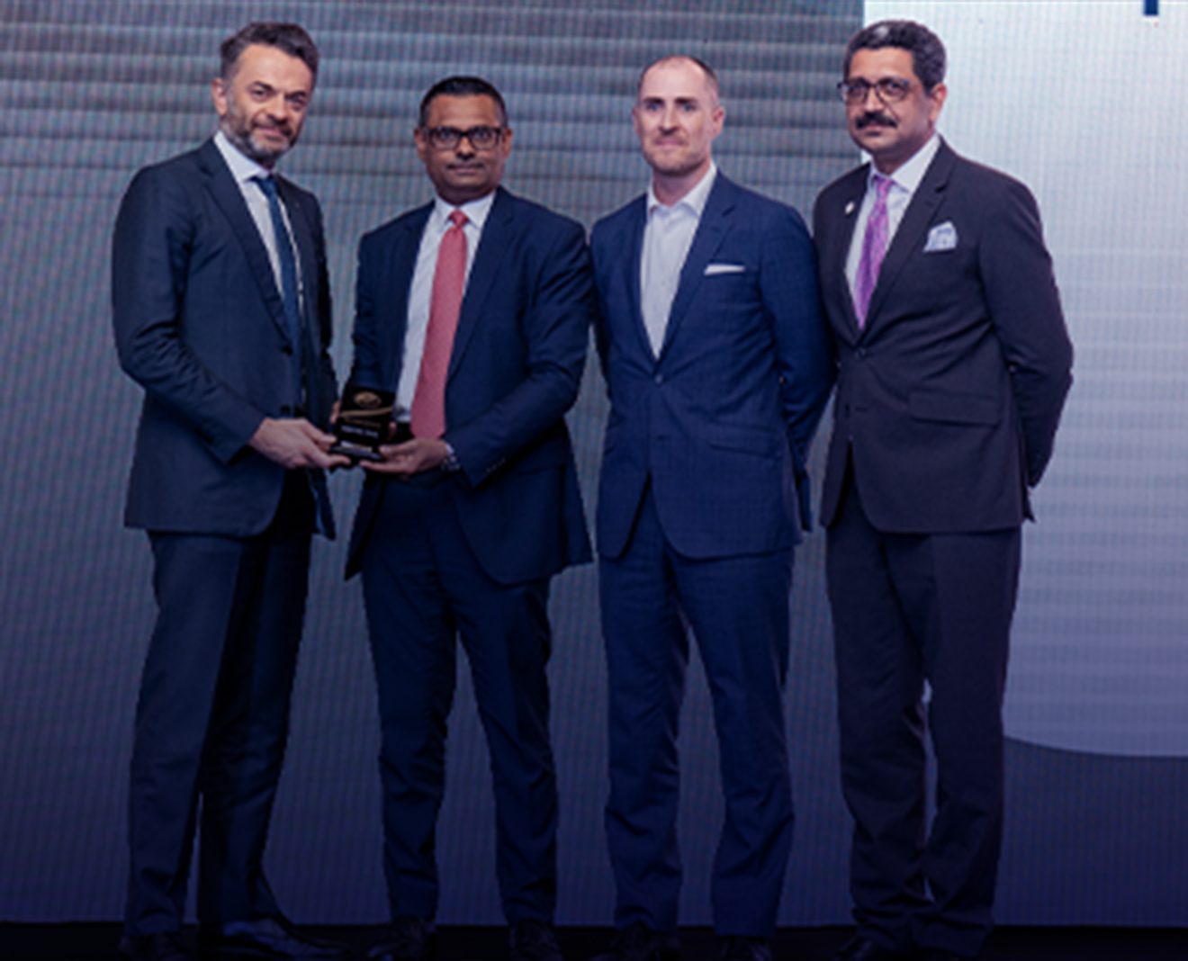 World Economic Magazine Award - Magnati